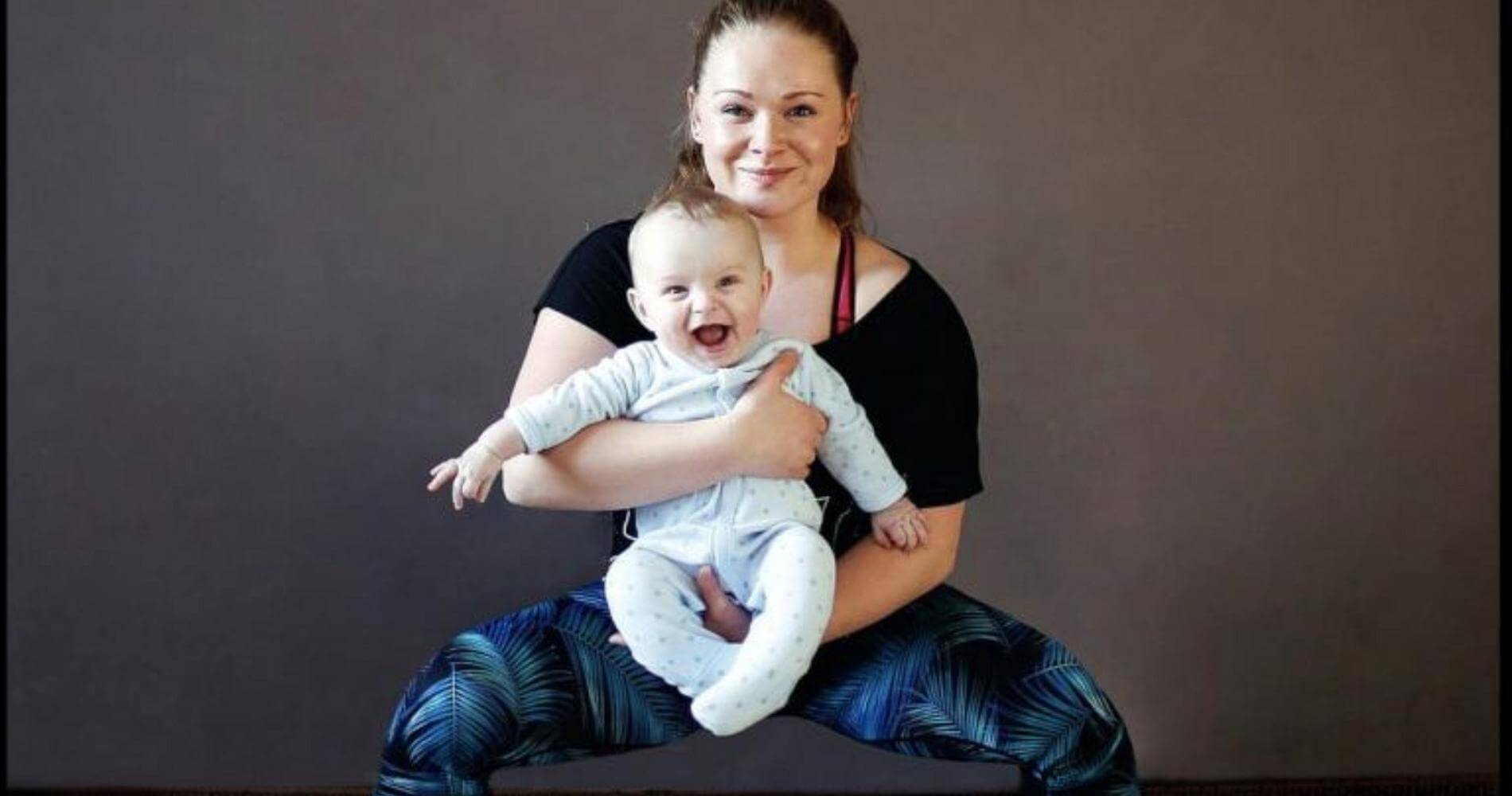 Κάντο όπως αυτή η μαμά: Η fitness mom που γυμνάζεται με το μωρό της και ...
